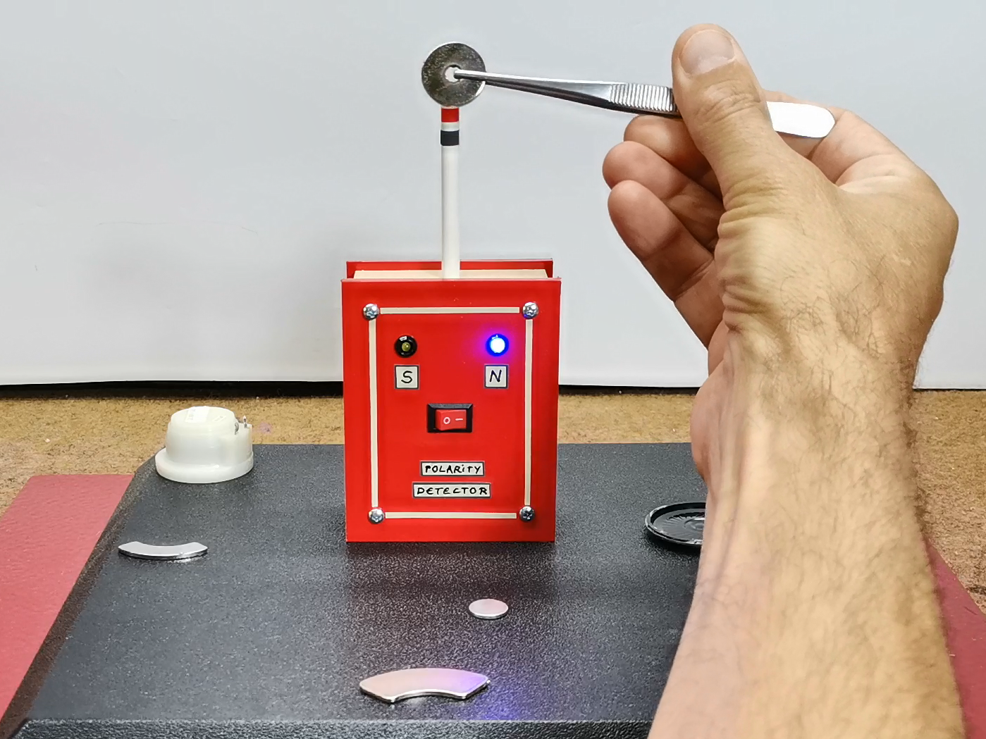 DIY Magnet Polarity Detector - Sensor from PC fan | Details | Hackaday.io