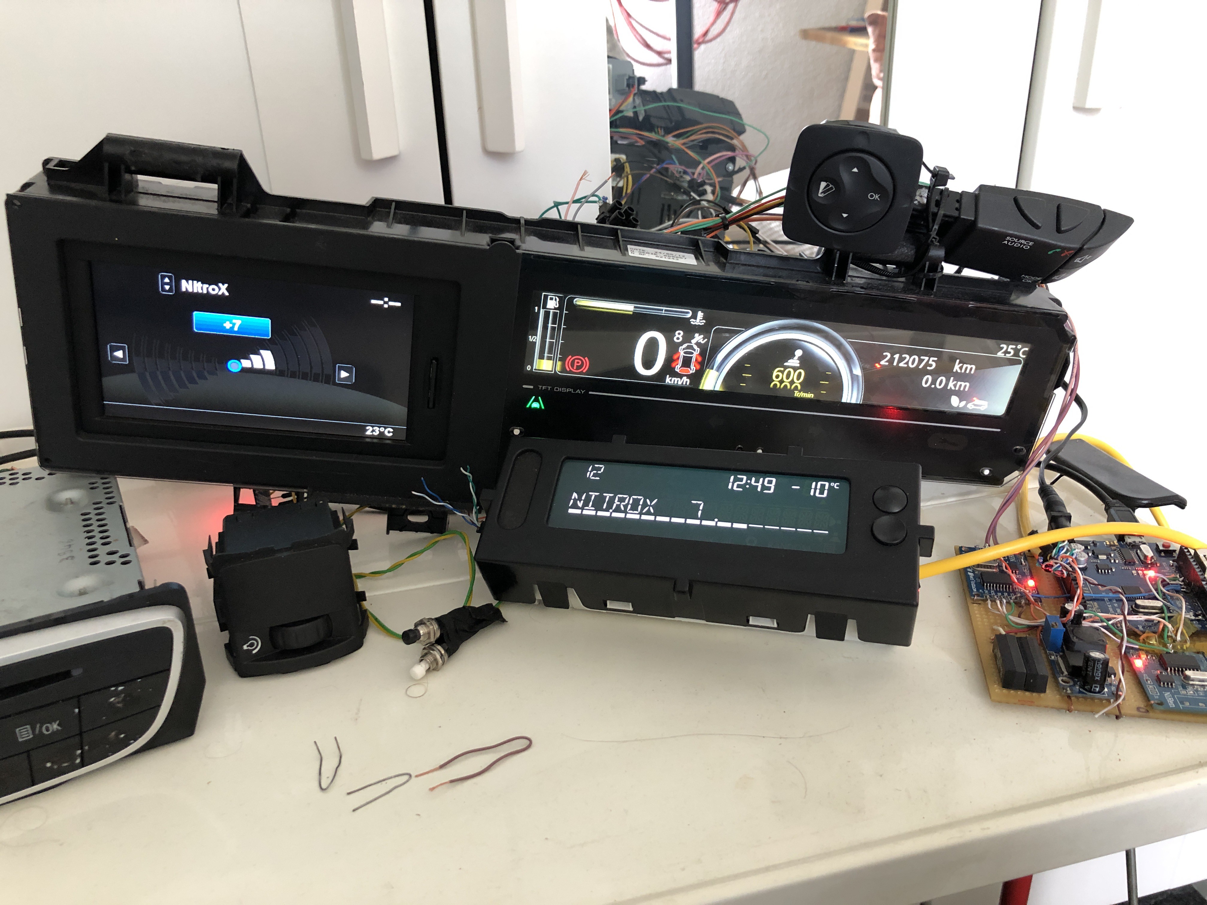 Renault "radio R1" Display protocol reverse engineering (Car Hardware ...