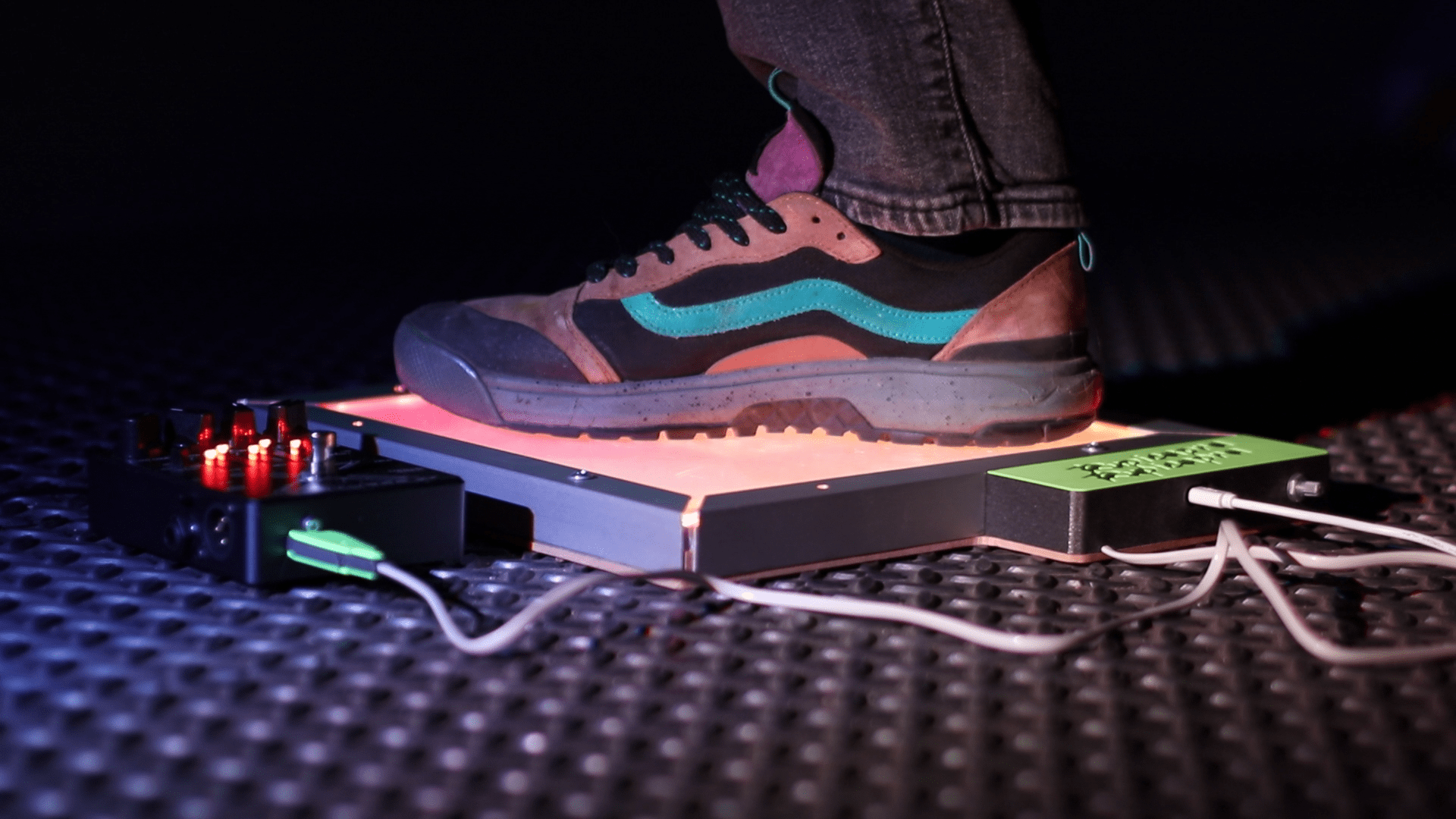 Gallery | A cooler guitar pedal trigger | Hackaday.io