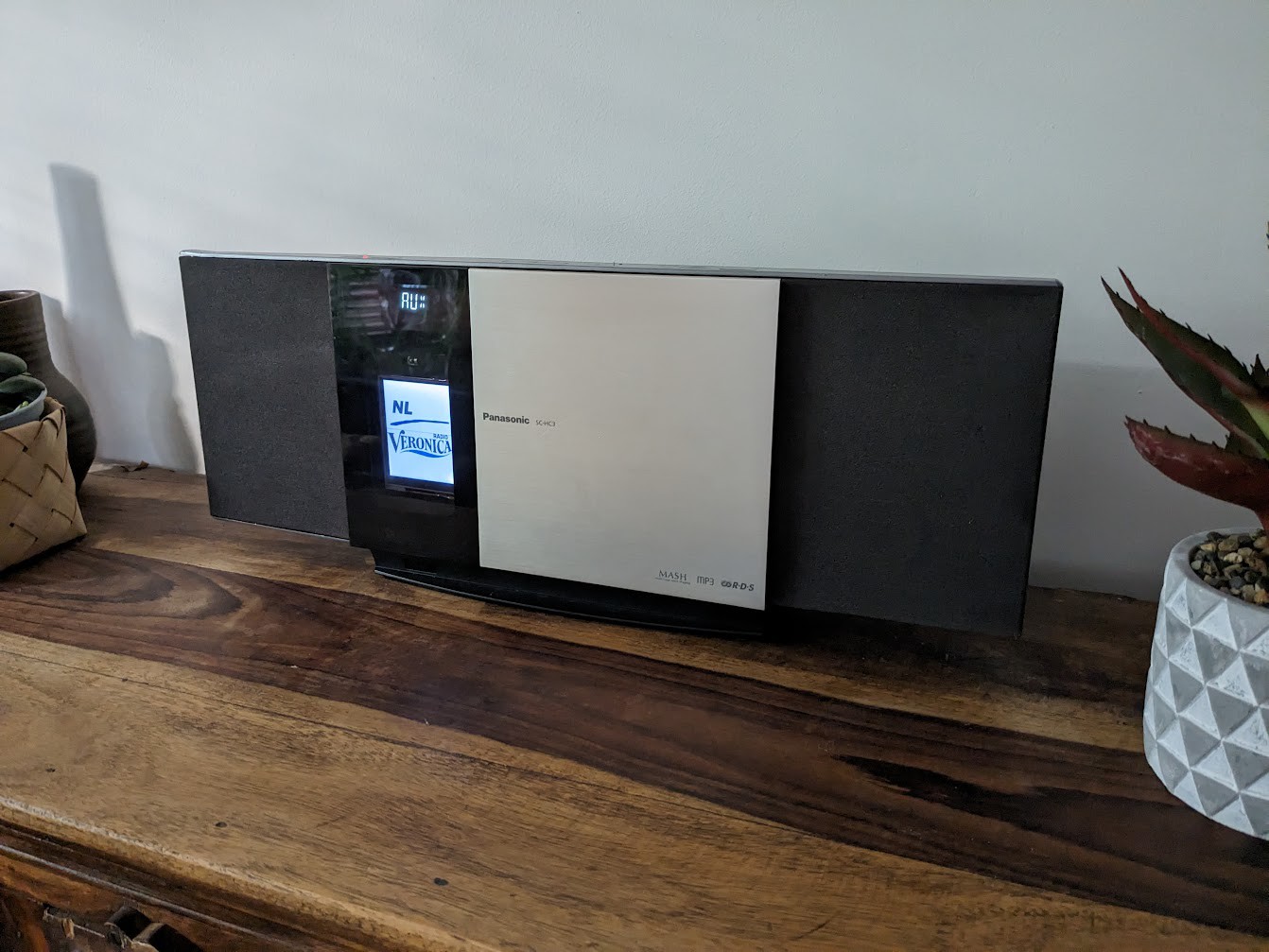 Gallery | Simple WIFI Radio | Hackaday.io