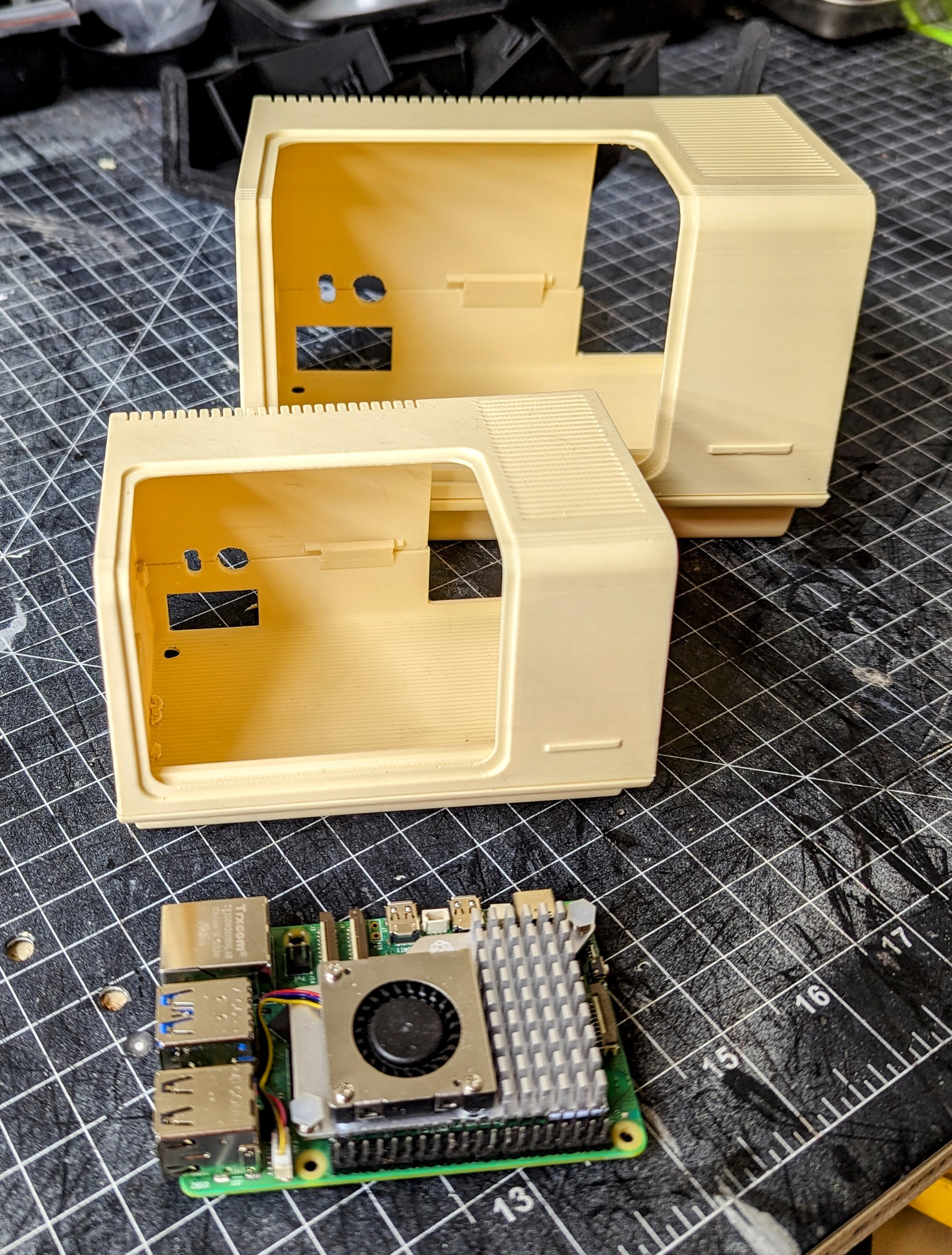 Gallery | 1:3 Scale VT100 with working keyboard | Hackaday.io