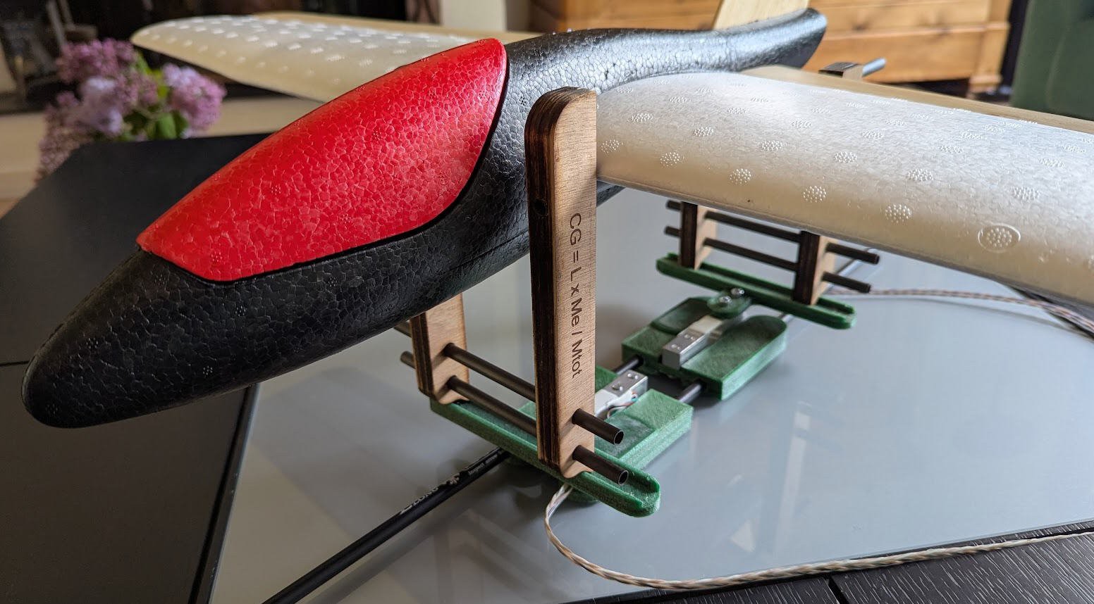 RC plane Center of Gravity finder | Details | Hackaday.io
