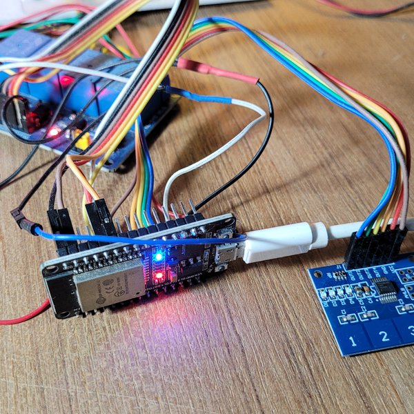 ESP32 Touch Sensor control Relays with TTP223 | Hackaday.io