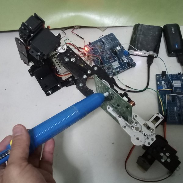 Work-holding Robotic Arm for Electronic Workshop | Hackaday.io