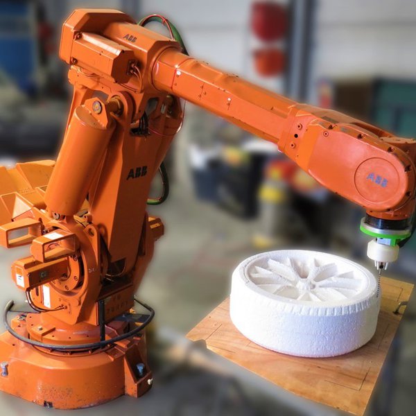 Turning a broken 2 ton robot into a CNC-machine | Hackaday.io