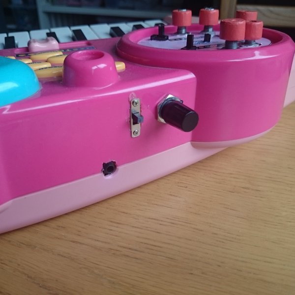 An Exercise in circuit bending | Hackaday.io