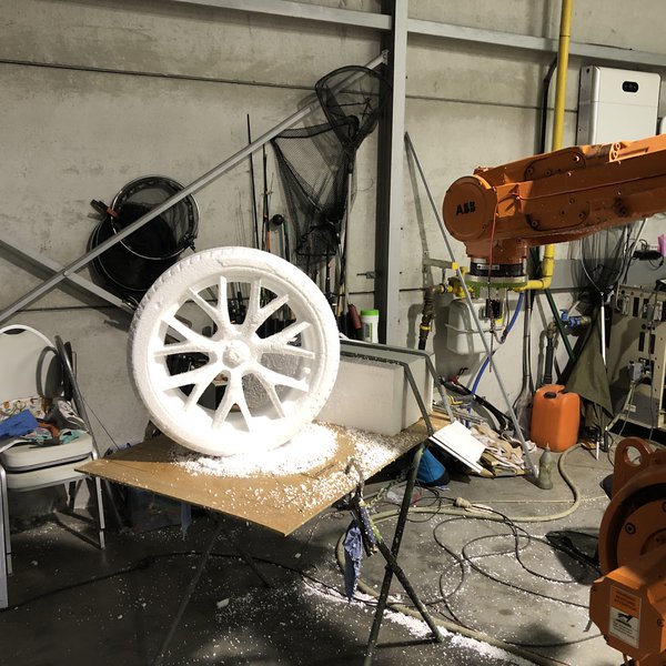 Turning a broken 2 ton robot into a CNC-machine | Hackaday.io