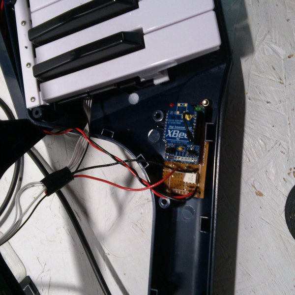 BeeTar - Wireless Rock Band Keytar | Hackaday.io