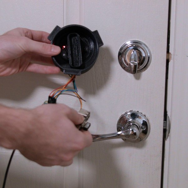 Smartphone Connected Home Door Lock | Hackaday.io