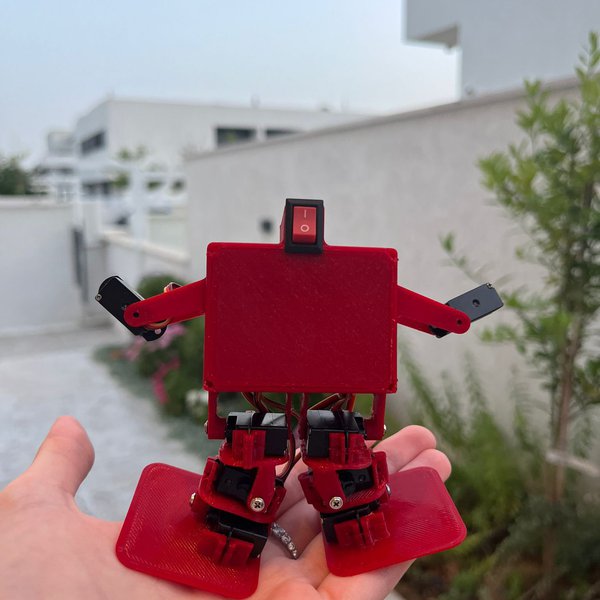 Smallest Humanoid Robot World Record (almost) | Hackaday.io